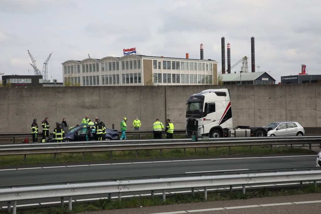 Tunnelbuis Beneluxtunnel dicht na ongeval tussen meerdere voertuigen - Spieke.nl